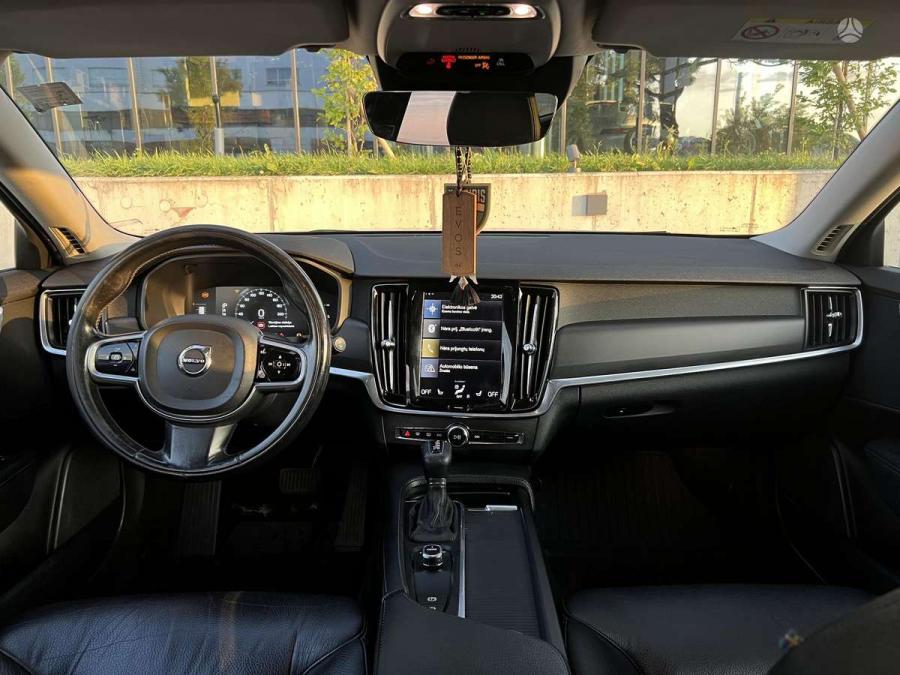 Pelēks Volvo V90 2017 Panevēža, ar dzinēja tilpumu 1.97 L un nobraukumu 590 tūkst. km par 5999 €, foto 11 vietnē AUTOMOTO.COM.LV