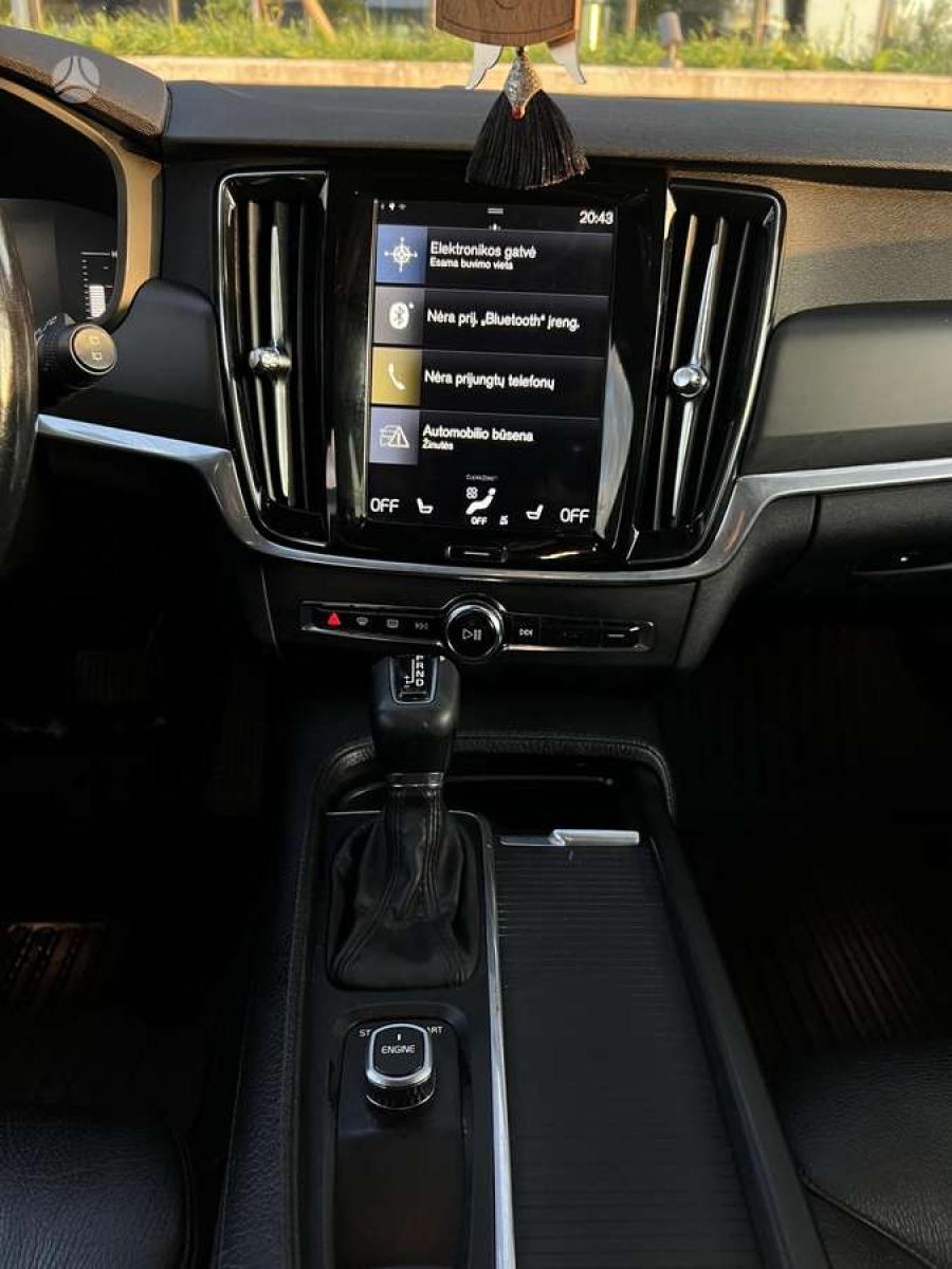 Pelēks Volvo V90 2017 Panevēža, ar dzinēja tilpumu 1.97 L un nobraukumu 590 tūkst. km par 5999 €, foto 13 vietnē AUTOMOTO.COM.LV