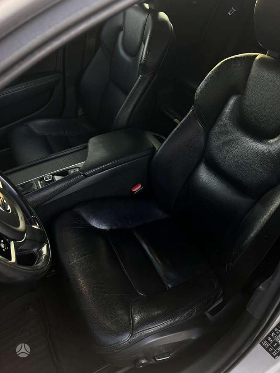 Pelēks Volvo V90 2017 Panevēža, ar dzinēja tilpumu 1.97 L un nobraukumu 590 tūkst. km par 5999 €, foto 16 vietnē AUTOMOTO.COM.LV