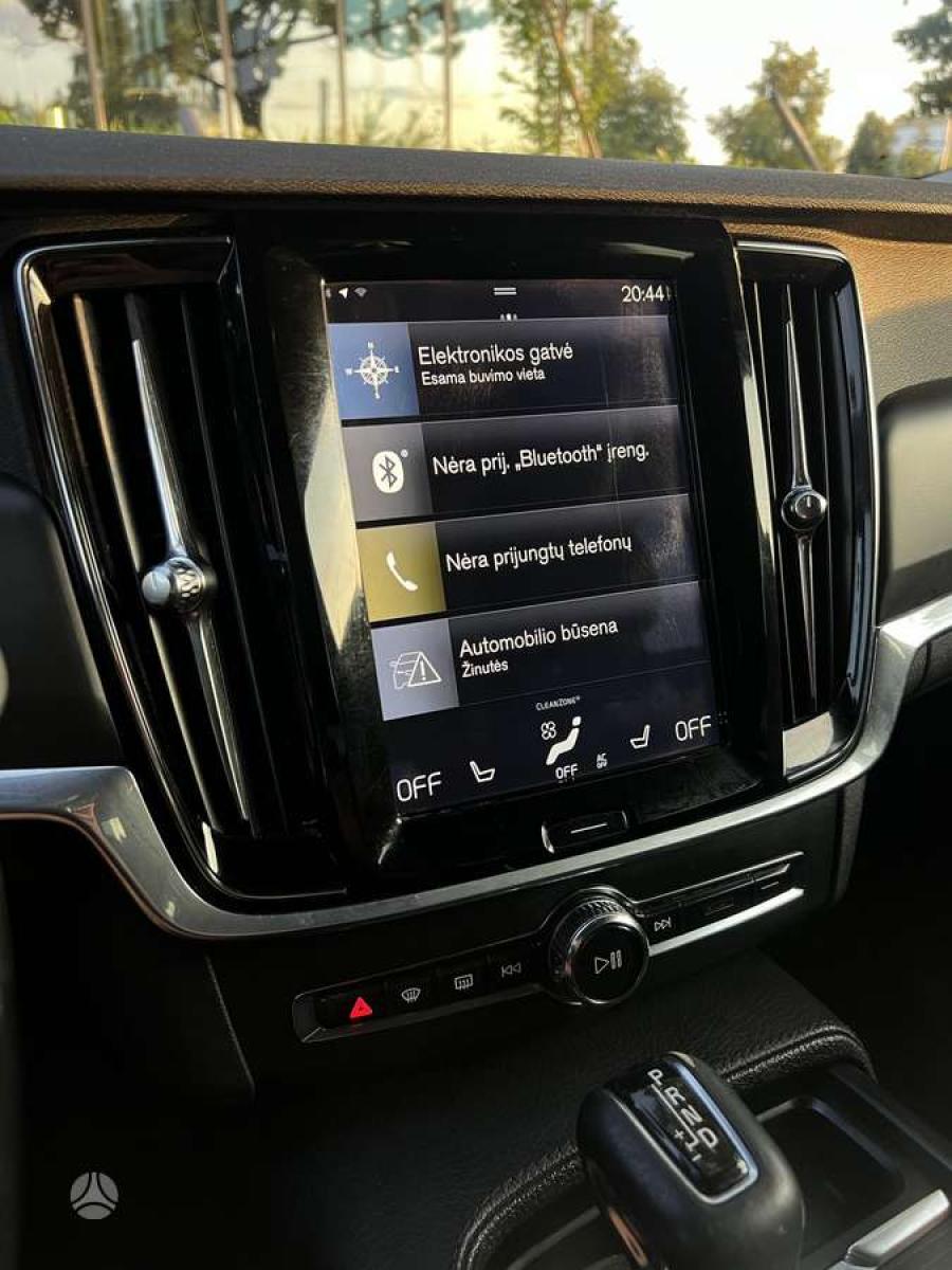 Pelēks Volvo V90 2017 Panevēža, ar dzinēja tilpumu 1.97 L un nobraukumu 590 tūkst. km par 5999 €, foto 19 vietnē AUTOMOTO.COM.LV