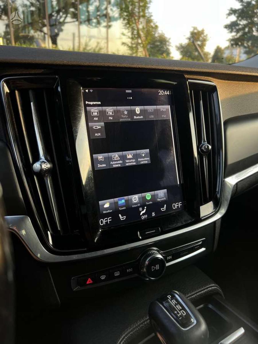 Pelēks Volvo V90 2017 Panevēža, ar dzinēja tilpumu 1.97 L un nobraukumu 590 tūkst. km par 5999 €, foto 20 vietnē AUTOMOTO.COM.LV