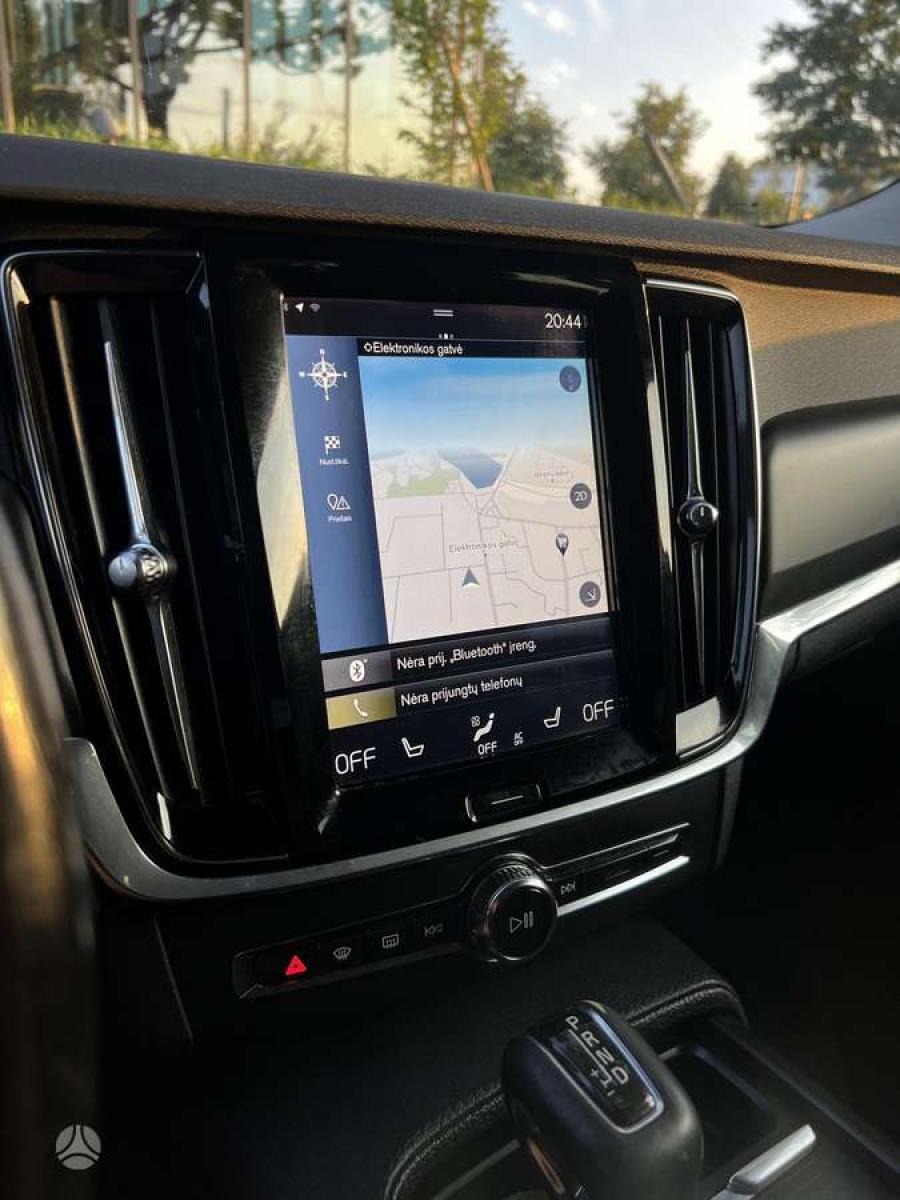 Pelēks Volvo V90 2017 Panevēža, ar dzinēja tilpumu 1.97 L un nobraukumu 590 tūkst. km par 5999 €, foto 22 vietnē AUTOMOTO.COM.LV