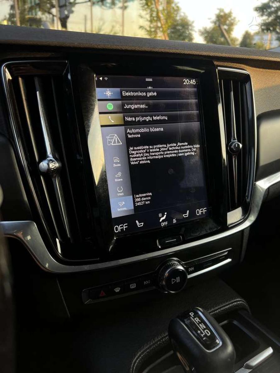 Pelēks Volvo V90 2017 Panevēža, ar dzinēja tilpumu 1.97 L un nobraukumu 590 tūkst. km par 5999 €, foto 23 vietnē AUTOMOTO.COM.LV