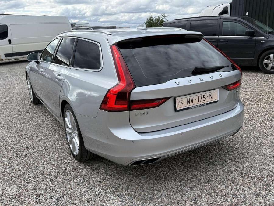 Grey Volvo V90 2017 in Kaunas, with an engine capacity of 2.00 L and mileage of 360 thousand km for 11250 €, photo 4 on AUTOMOTO.COM.LV