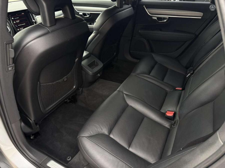 Grey Volvo V90 2017 in Kaunas, with an engine capacity of 2.00 L and mileage of 360 thousand km for 11250 €, photo 10 on AUTOMOTO.COM.LV