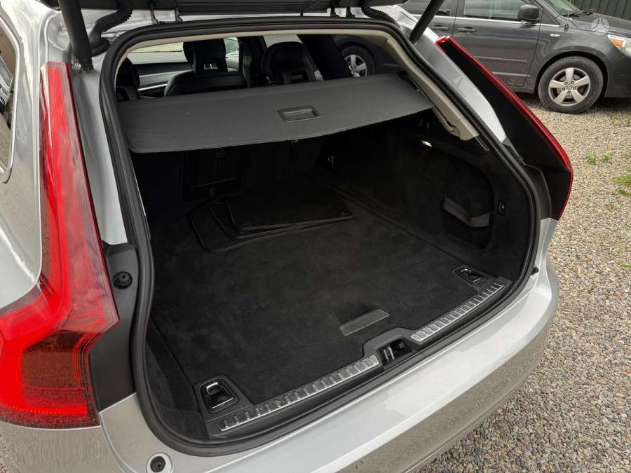 Grey Volvo V90 2017 in Kaunas, with an engine capacity of 2.00 L and mileage of 360 thousand km for 11250 €, photo 14 on AUTOMOTO.COM.LV