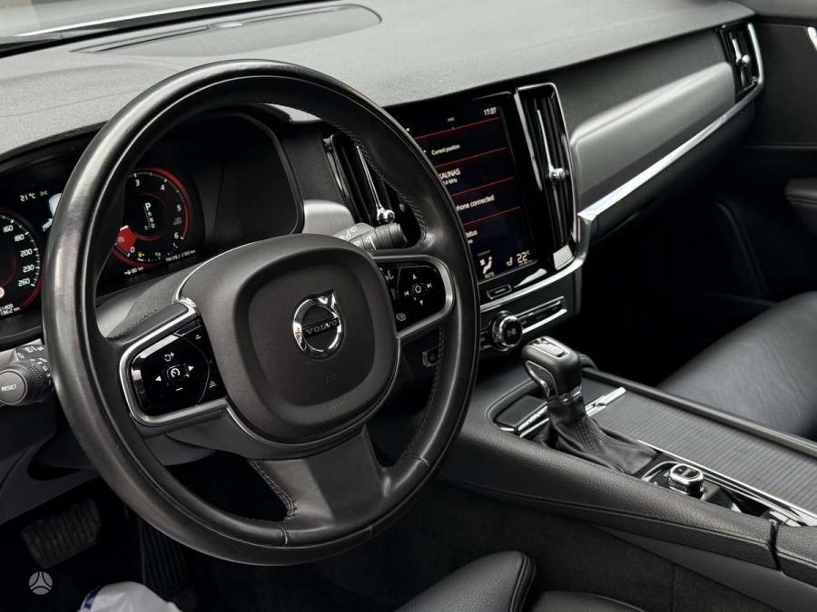 Grey Volvo V90 2017 in Kaunas, with an engine capacity of 2.00 L and mileage of 360 thousand km for 11250 €, photo 17 on AUTOMOTO.COM.LV