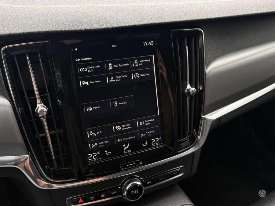 Grey Volvo V90 2017 in Kaunas, with an engine capacity of 2.00 L and mileage of 360 thousand km for 11250 €, photo 20 on AUTOMOTO.COM.LV