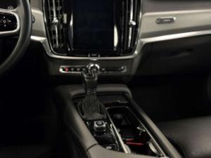 Grey Volvo V90 2017 in Klaipeda, with an engine capacity of 2.00 L and mileage of 238 thousand km for 18650 €, photo 17 on AUTOMOTO.COM.LV