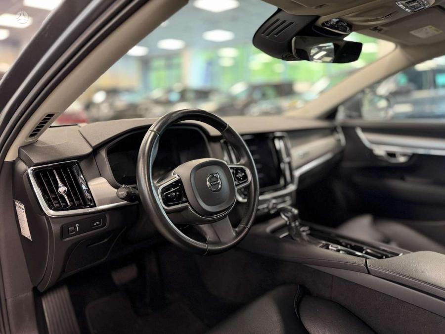 Grey Volvo V90 2017 in Klaipeda, with an engine capacity of 2.00 L and mileage of 238 thousand km for 18650 €, photo 19 on AUTOMOTO.COM.LV