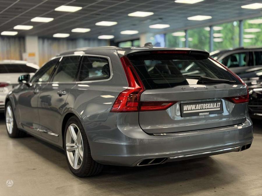 Grey Volvo V90 2017 in Klaipeda, with an engine capacity of 2.00 L and mileage of 238 thousand km for 18650 €, photo 21 on AUTOMOTO.COM.LV