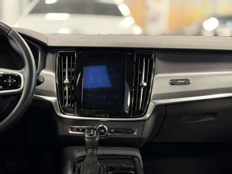 Grey Volvo V90 2017 in Klaipeda, with an engine capacity of 2.00 L and mileage of 238 thousand km for 18650 €, photo 31 on AUTOMOTO.COM.LV