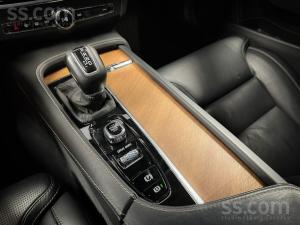 Grey Volvo V90 2017 in Jurmala, with an engine capacity of 2.00 L and mileage of 345 thousand km for 12950 €, photo 21 on AUTOMOTO.COM.LV