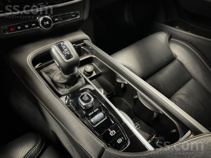 Grey Volvo V90 2017 in Jurmala, with an engine capacity of 2.00 L and mileage of 345 thousand km for 12950 €, photo 22 on AUTOMOTO.COM.LV