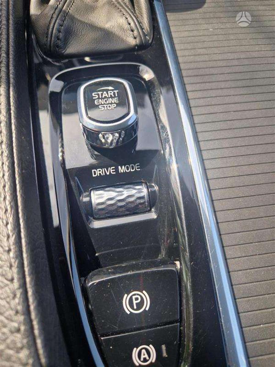 Pelēks Volvo V90 2017 Viļņa, ar dzinēja tilpumu 1.97 L un nobraukumu 250 tūkst. km par 20000 €, foto 9 vietnē AUTOMOTO.COM.LV