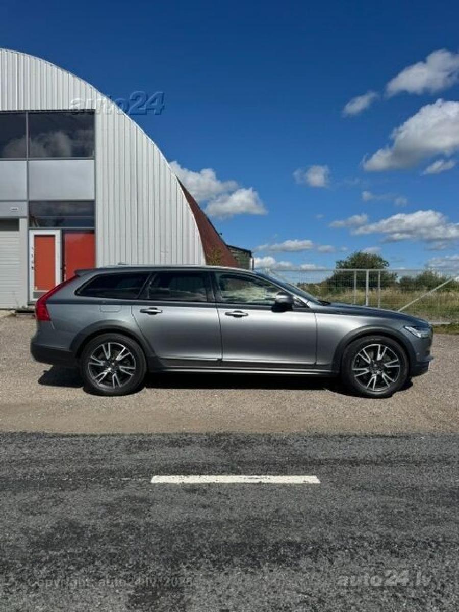 Grey Volvo V90 2017 in Tallinn, with an engine capacity of 2.00 L and mileage of 280 thousand km for 22500 €, photo 4 on AUTOMOTO.COM.LV