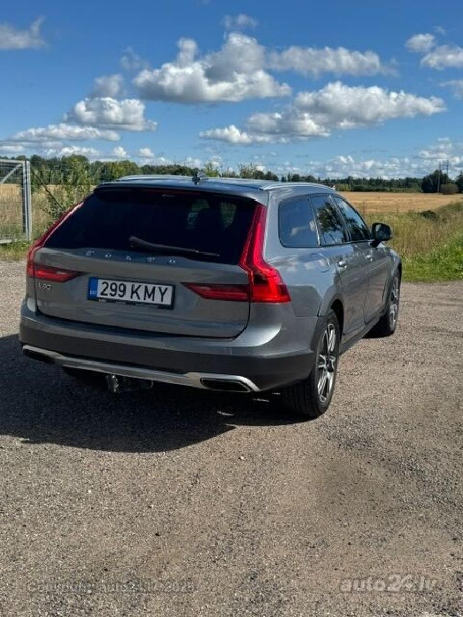 Grey Volvo V90 2017 in Tallinn, with an engine capacity of 2.00 L and mileage of 280 thousand km for 22500 €, photo 5 on AUTOMOTO.COM.LV