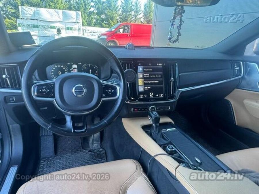 Grey Volvo V90 2017 in Tallinn, with an engine capacity of 2.00 L and mileage of 280 thousand km for 22500 €, photo 7 on AUTOMOTO.COM.LV