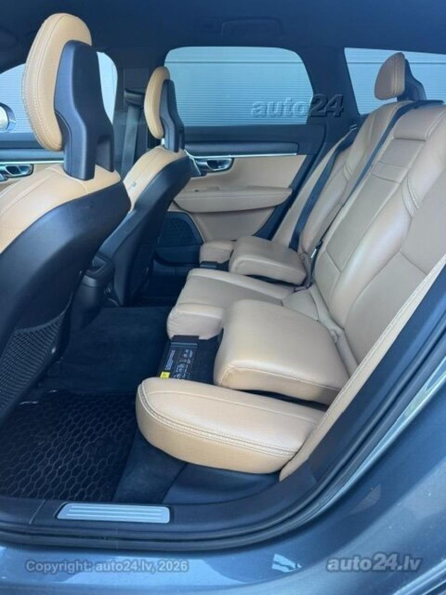 Grey Volvo V90 2017 in Tallinn, with an engine capacity of 2.00 L and mileage of 280 thousand km for 22500 €, photo 11 on AUTOMOTO.COM.LV