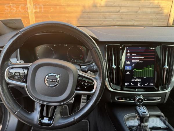Grey Volvo V90 2017 in Daugavpils, with an engine capacity of 2.00 L and mileage of 183 thousand km for 19000 €, photo 10 on AUTOMOTO.COM.LV
