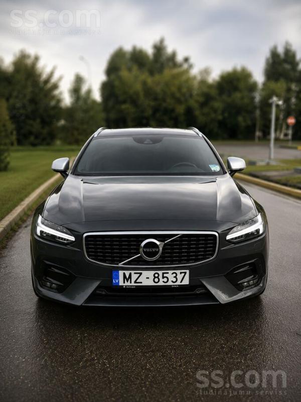 Grey Volvo V90 2017 in Daugavpils, with an engine capacity of 2.00 L and mileage of 183 thousand km for 19000 €, photo 3 on AUTOMOTO.COM.LV