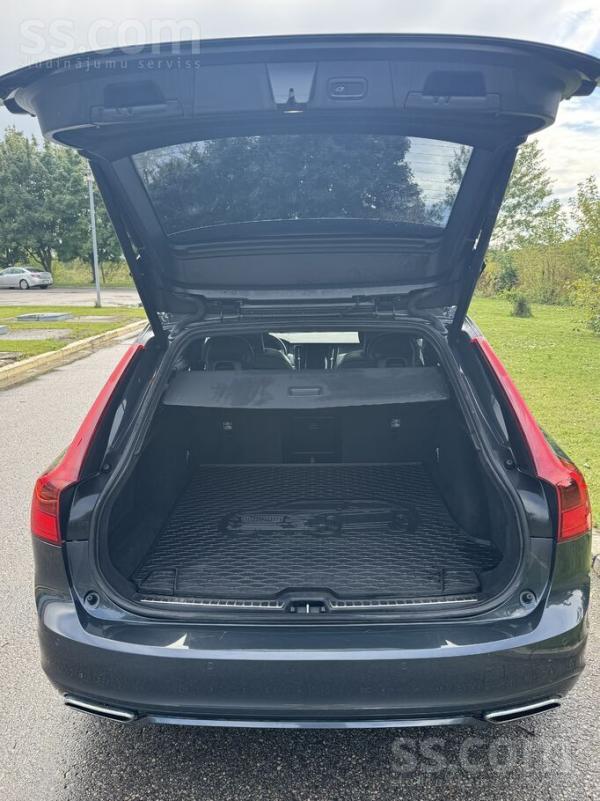 Grey Volvo V90 2017 in Daugavpils, with an engine capacity of 2.00 L and mileage of 183 thousand km for 19000 €, photo 10 on AUTOMOTO.COM.LV