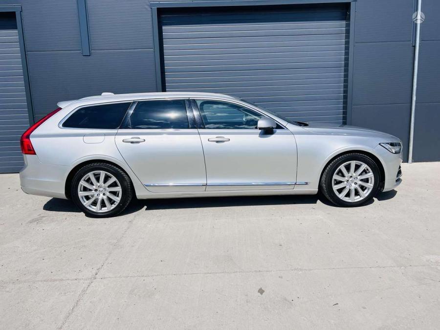 Grey Volvo V90 2017 in Utena, with an engine capacity of 1.97 L and mileage of 295 thousand km for 14950 €, photo 5 on AUTOMOTO.COM.LV
