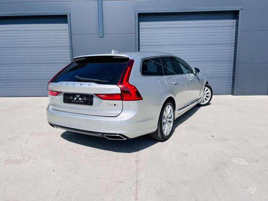 Grey Volvo V90 2017 in Utena, with an engine capacity of 1.97 L and mileage of 295 thousand km for 14950 €, photo 6 on AUTOMOTO.COM.LV