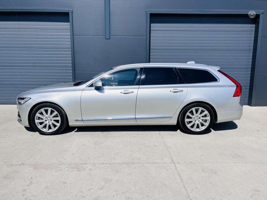 Grey Volvo V90 2017 in Utena, with an engine capacity of 1.97 L and mileage of 295 thousand km for 14950 €, photo 9 on AUTOMOTO.COM.LV