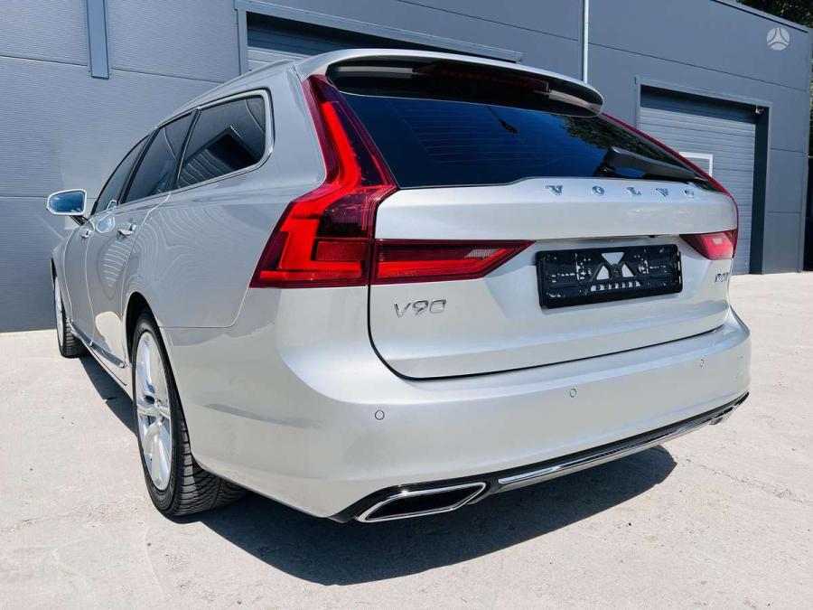 Grey Volvo V90 2017 in Utena, with an engine capacity of 1.97 L and mileage of 295 thousand km for 14950 €, photo 10 on AUTOMOTO.COM.LV