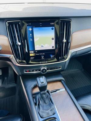 Grey Volvo V90 2017 in Utena, with an engine capacity of 1.97 L and mileage of 295 thousand km for 14950 €, photo 13 on AUTOMOTO.COM.LV