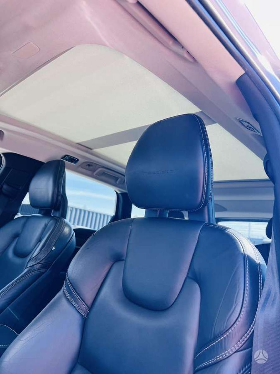 Grey Volvo V90 2017 in Utena, with an engine capacity of 1.97 L and mileage of 295 thousand km for 14950 €, photo 17 on AUTOMOTO.COM.LV