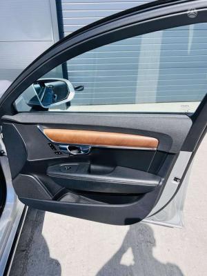Grey Volvo V90 2017 in Utena, with an engine capacity of 1.97 L and mileage of 295 thousand km for 14950 €, photo 19 on AUTOMOTO.COM.LV