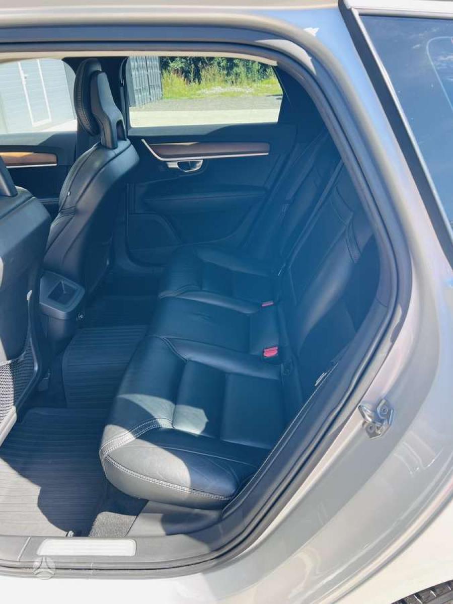 Grey Volvo V90 2017 in Utena, with an engine capacity of 1.97 L and mileage of 295 thousand km for 14950 €, photo 22 on AUTOMOTO.COM.LV
