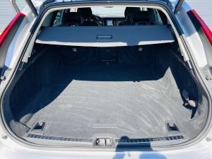 Grey Volvo V90 2017 in Utena, with an engine capacity of 1.97 L and mileage of 295 thousand km for 14950 €, photo 24 on AUTOMOTO.COM.LV