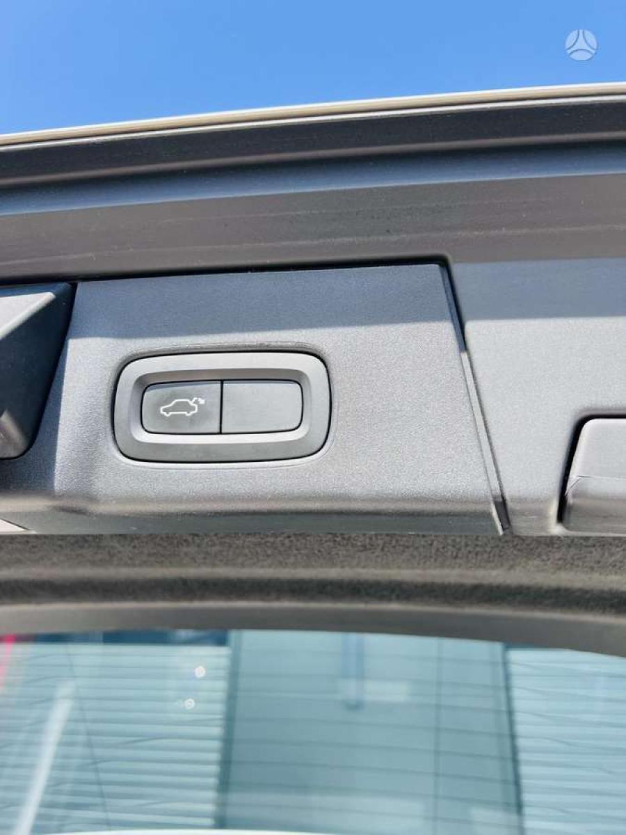 Grey Volvo V90 2017 in Utena, with an engine capacity of 1.97 L and mileage of 295 thousand km for 14950 €, photo 25 on AUTOMOTO.COM.LV