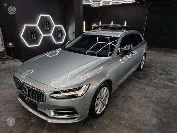 Grey Volvo V90 2017 in Mazeikiai, with an engine capacity of 2.00 L and mileage of 262 thousand km for 15000 €, photo 4 on AUTOMOTO.COM.LV