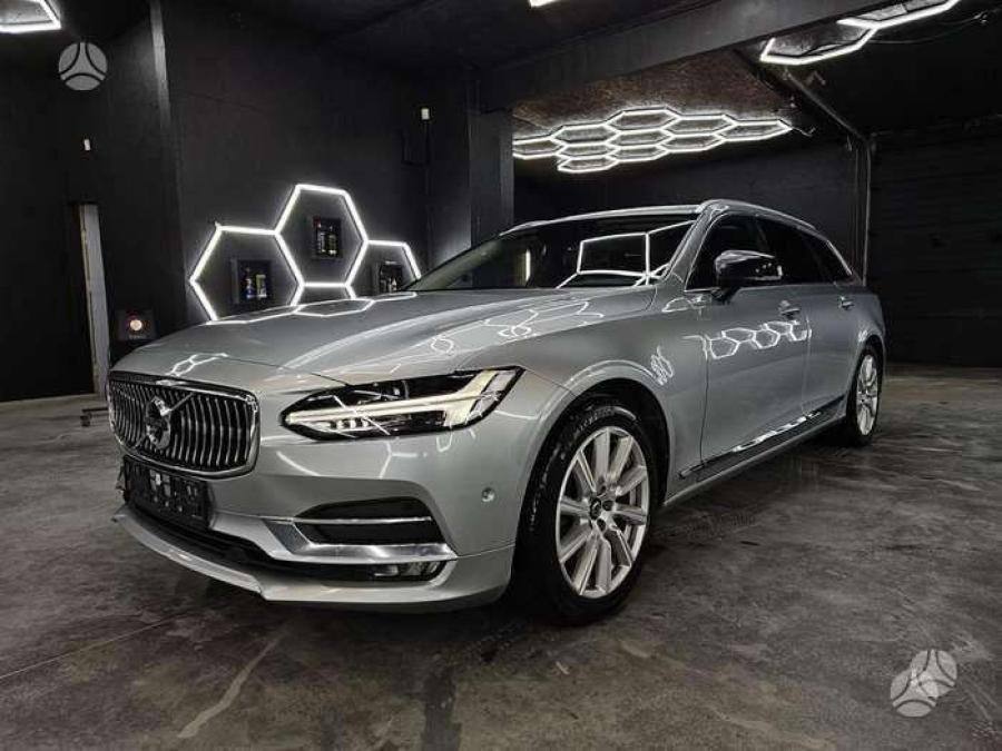 Grey Volvo V90 2017 in Mazeikiai, with an engine capacity of 2.00 L and mileage of 262 thousand km for 15000 €, photo 5 on AUTOMOTO.COM.LV