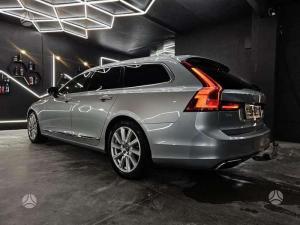 Grey Volvo V90 2017 in Mazeikiai, with an engine capacity of 2.00 L and mileage of 262 thousand km for 15000 €, photo 8 on AUTOMOTO.COM.LV
