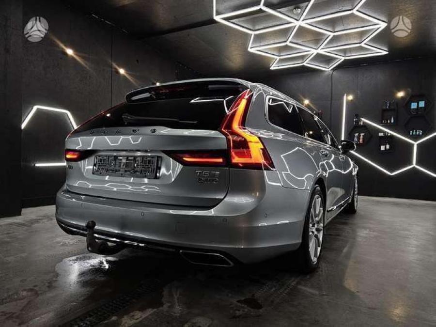 Grey Volvo V90 2017 in Mazeikiai, with an engine capacity of 2.00 L and mileage of 262 thousand km for 15000 €, photo 10 on AUTOMOTO.COM.LV