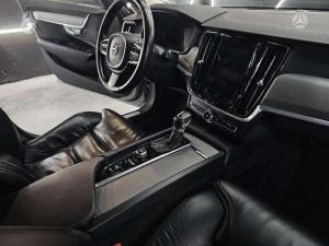 Grey Volvo V90 2017 in Mazeikiai, with an engine capacity of 2.00 L and mileage of 262 thousand km for 15000 €, photo 11 on AUTOMOTO.COM.LV