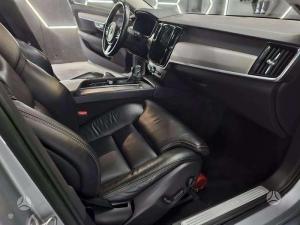 Grey Volvo V90 2017 in Mazeikiai, with an engine capacity of 2.00 L and mileage of 262 thousand km for 15000 €, photo 13 on AUTOMOTO.COM.LV