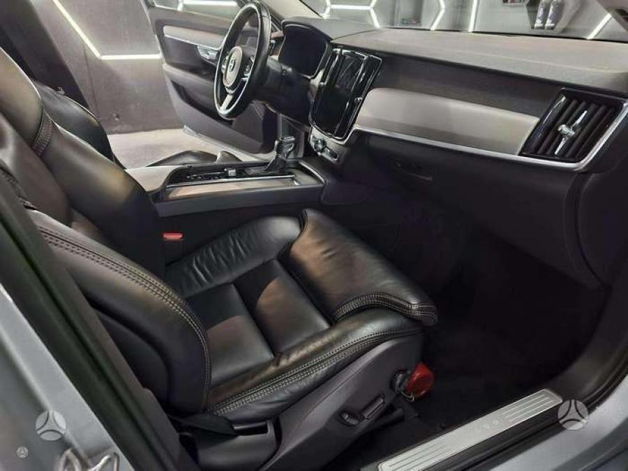 Grey Volvo V90 2017 in Mazeikiai, with an engine capacity of 2.00 L and mileage of 262 thousand km for 15000 €, photo 13 on AUTOMOTO.COM.LV
