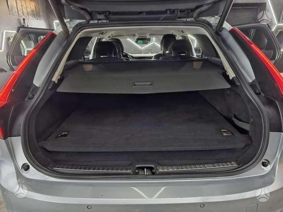 Grey Volvo V90 2017 in Mazeikiai, with an engine capacity of 2.00 L and mileage of 262 thousand km for 15000 €, photo 18 on AUTOMOTO.COM.LV