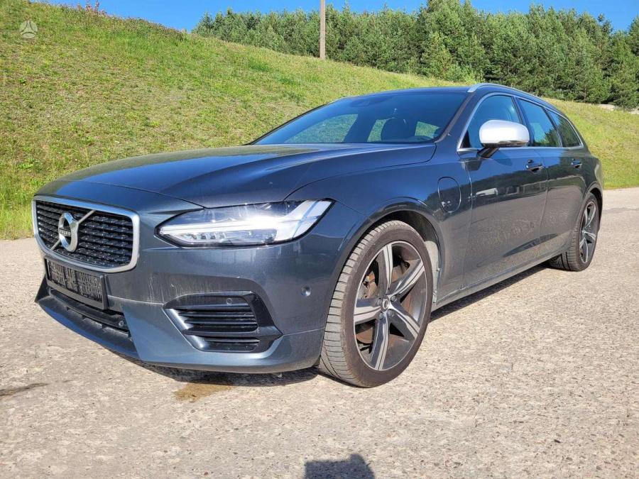 Grey Volvo V90 2017 in Vilnius, with an engine capacity of 1.97 L and mileage of 231 thousand km for 15250 €, photo 1 on AUTOMOTO.COM.LV