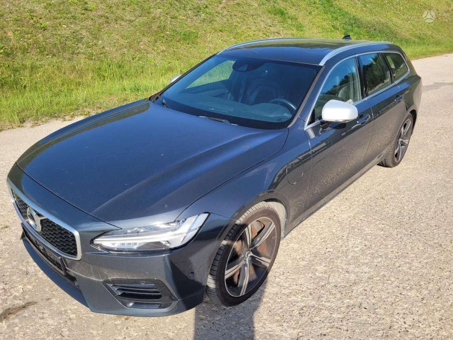 Grey Volvo V90 2017 in Vilnius, with an engine capacity of 1.97 L and mileage of 231 thousand km for 15250 €, photo 3 on AUTOMOTO.COM.LV
