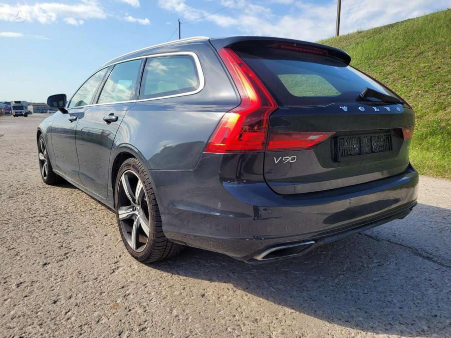 Grey Volvo V90 2017 in Vilnius, with an engine capacity of 1.97 L and mileage of 231 thousand km for 15250 €, photo 5 on AUTOMOTO.COM.LV