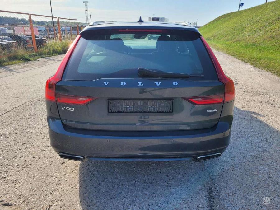 Grey Volvo V90 2017 in Vilnius, with an engine capacity of 1.97 L and mileage of 231 thousand km for 15250 €, photo 6 on AUTOMOTO.COM.LV