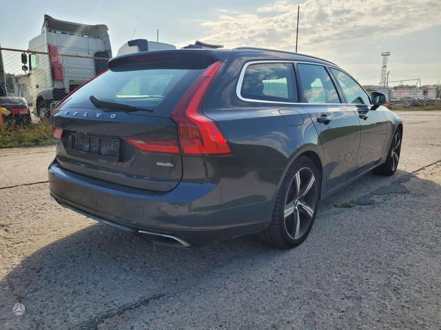 Grey Volvo V90 2017 in Vilnius, with an engine capacity of 1.97 L and mileage of 231 thousand km for 15250 €, photo 8 on AUTOMOTO.COM.LV