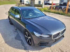 Grey Volvo V90 2017 in Vilnius, with an engine capacity of 1.97 L and mileage of 231 thousand km for 15250 €, photo 9 on AUTOMOTO.COM.LV